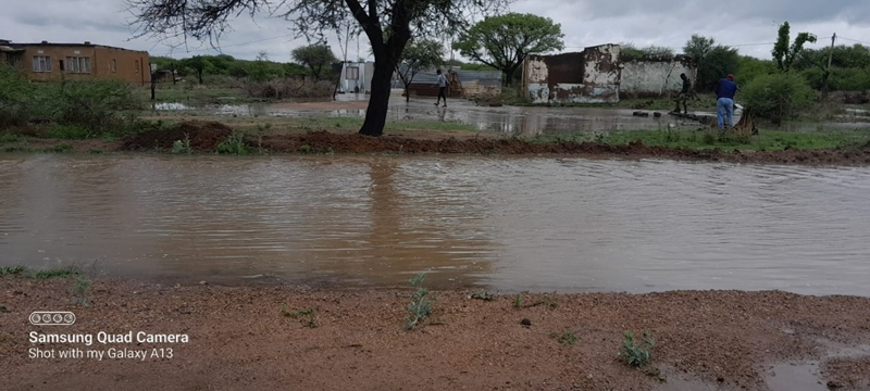 Residents of Moretele cut off after heavy floods | OFM