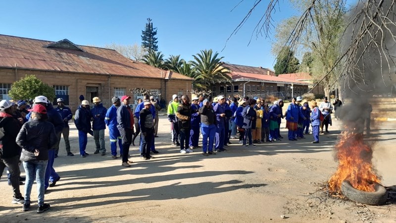 Free State municipal workers protesting over unpaid salaries | OFM