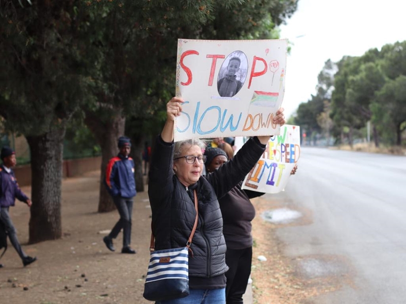 Ouers betoog ná leerling se dood by Laerskool Sentraal | OFM