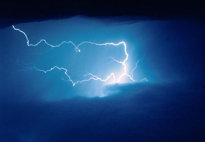 Weerberig: Hewige donderstorms en veldbrande | OFM