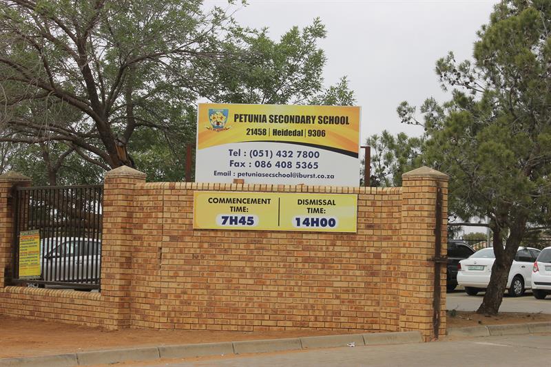 Heidedal in shock after matric girl was found hanging in classroom | OFM