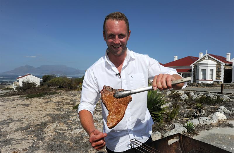 Hoender in 'n ‘lab’... Jan Braai sê ja! | OFM