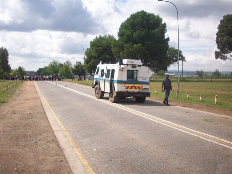 Ladybrand calm, shops remain closed | OFM