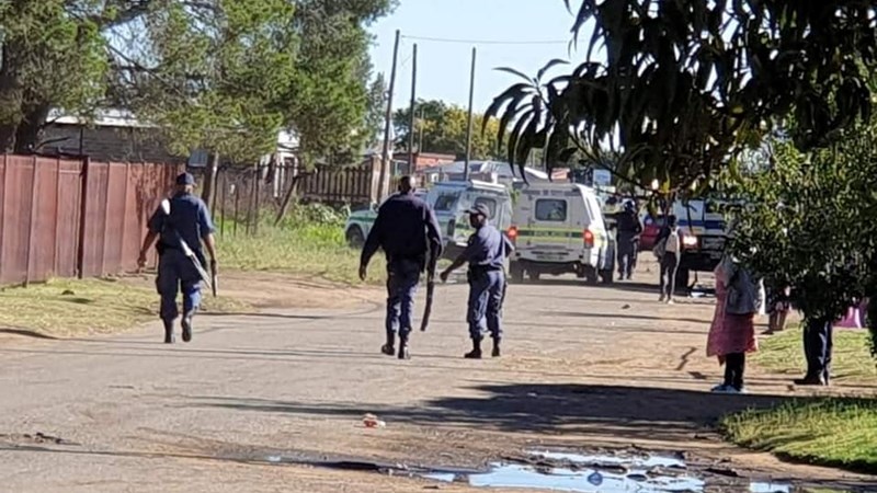 Service delivery protests escalate in Phomolong, motorists warned | OFM