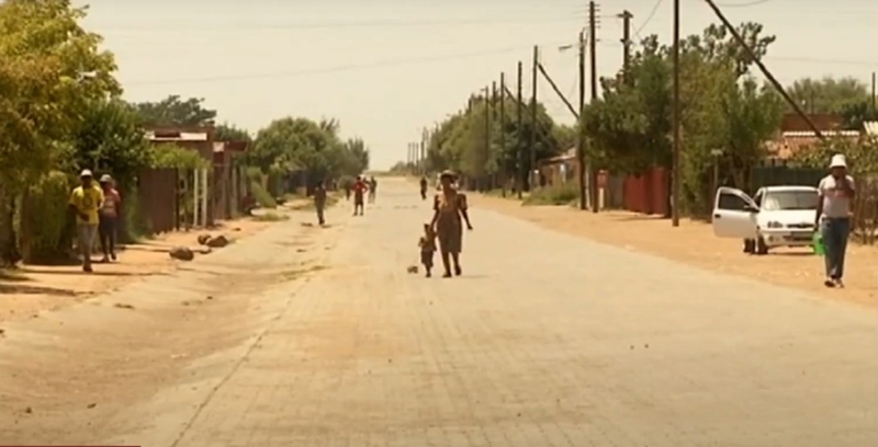 Soutpan-inwoners wil weet oor asbesdakke | OFM