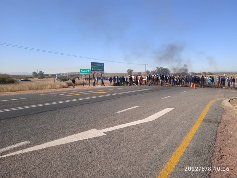 UPDATE: Grobelaarshoop learners block road | OFM