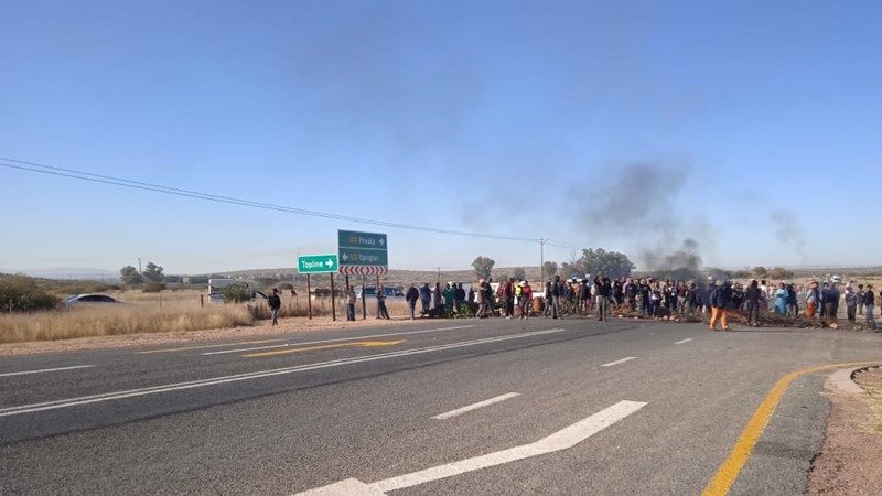 UPDATE: Grobelaarshoop learners block road | OFM