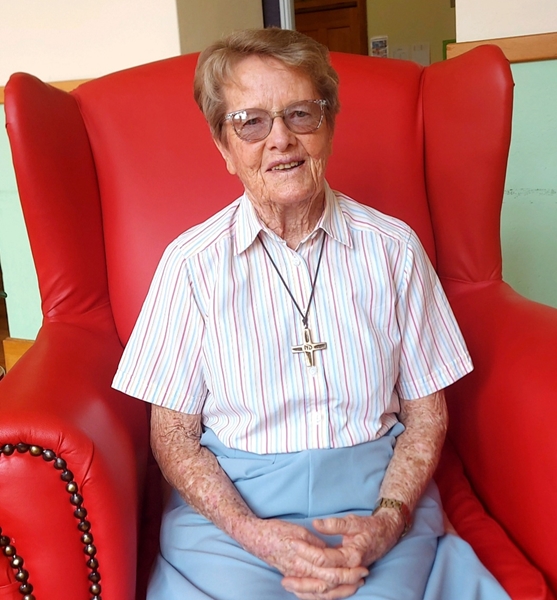 Suster Marie gee aan die ouderdom vleuels | OFM