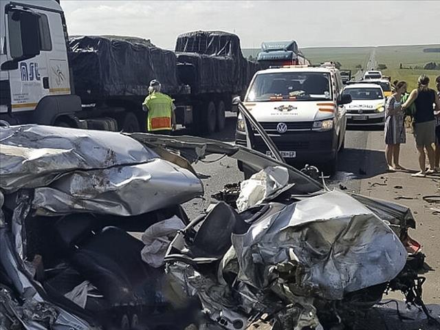 One dead and three injured in N3 crash | OFM