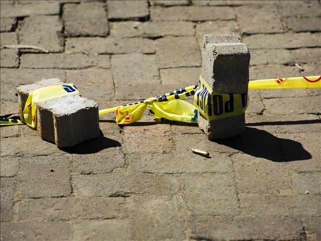 Biddende Welkom-vrou in huis oorval | OFM