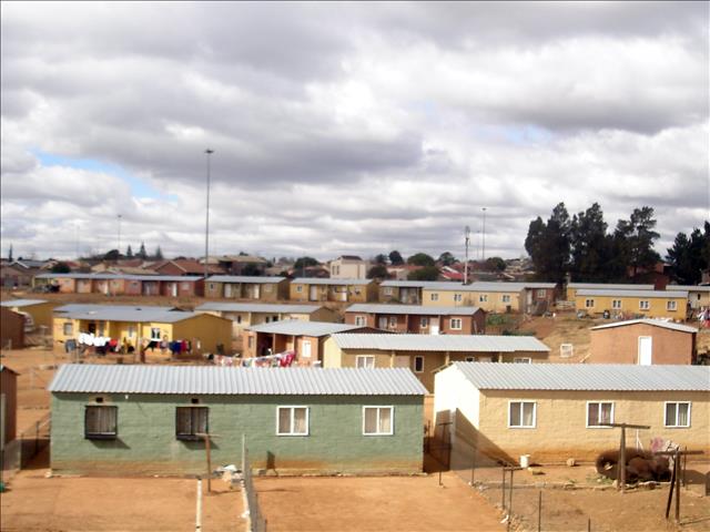 Voltooide HOP-huise op Marikana vergader stof | OFM