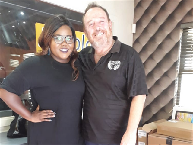 Just Plain Drive: Via aanbieder, Sinki Mlambo, kuier saam. | OFM