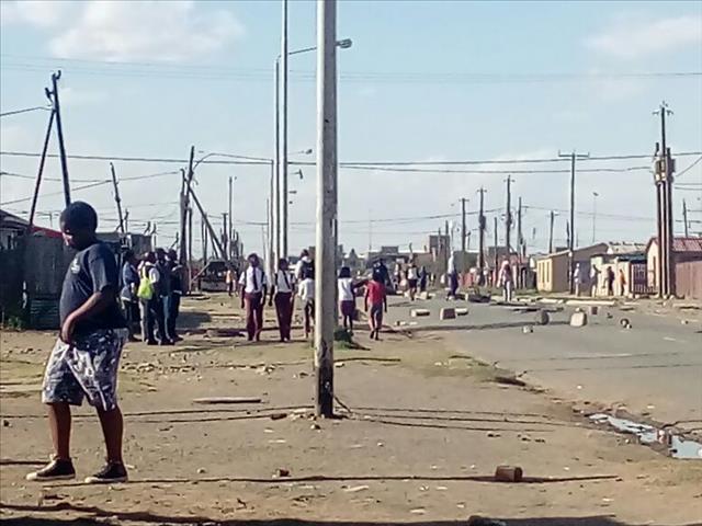 Police alert in Pampierstad following heavy protests | OFM