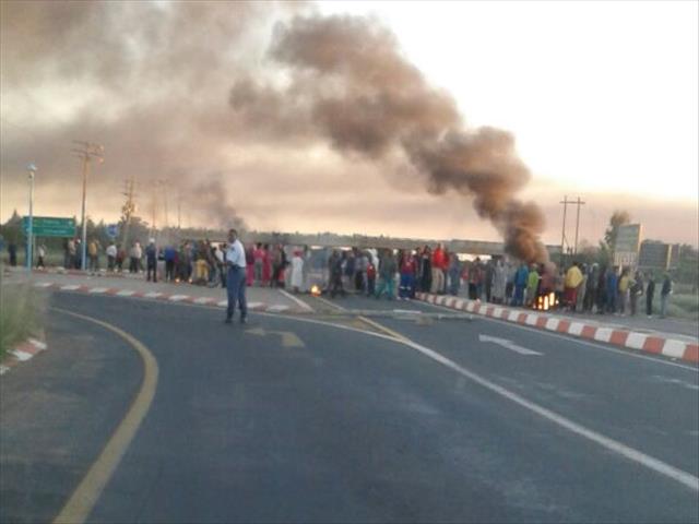Protest action on Dewetsdorp road in FS | OFM