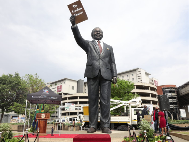 Ramaphosa unveils Tambo statue | OFM