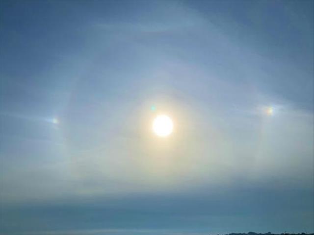 Ivory Coast sees spectacular natural phenomenon of 'sun dogs' | OFM