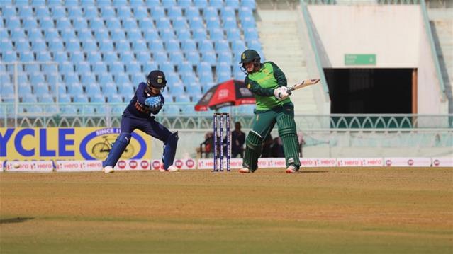 Lee steers Proteas to 2-1 lead | OFM