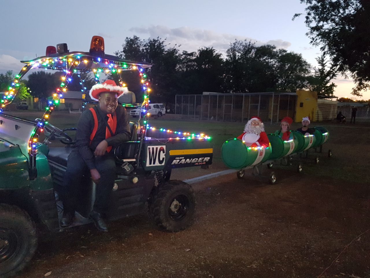 VIDEO, FOTO'S: Wys jou viervoetiges DBV se kersliggies in Bloemfontein ...