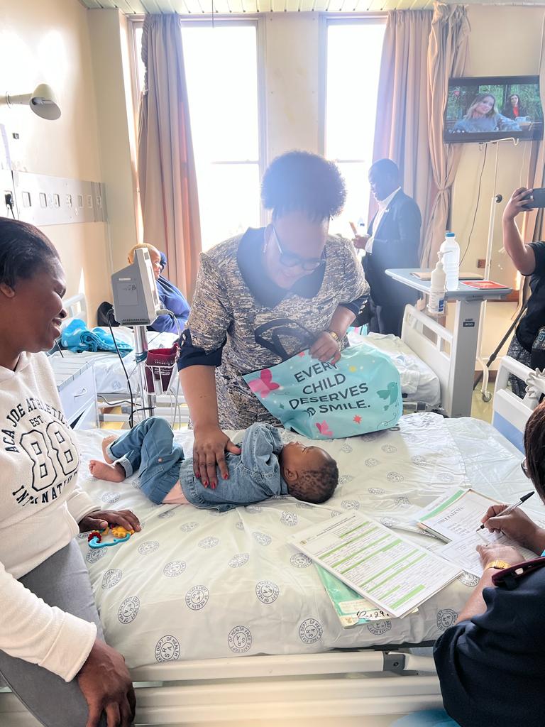 Smile Week help 22 kinders om weer te glimlag | OFM