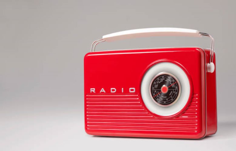 Radio steeds ’n groot gunsteling vir miljoene en miljoene mense | OFM