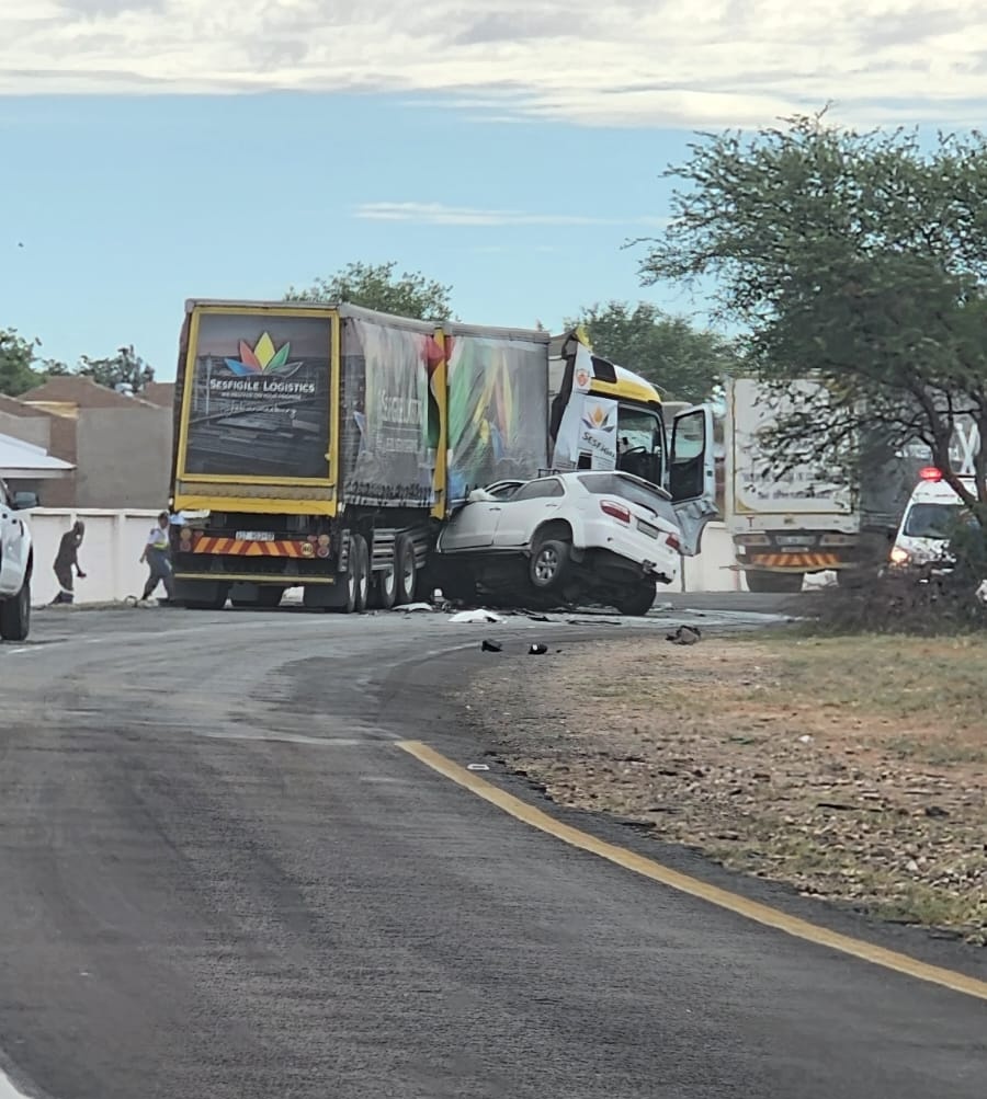 Een persoon dood in trompop botsing by Upington | OFM