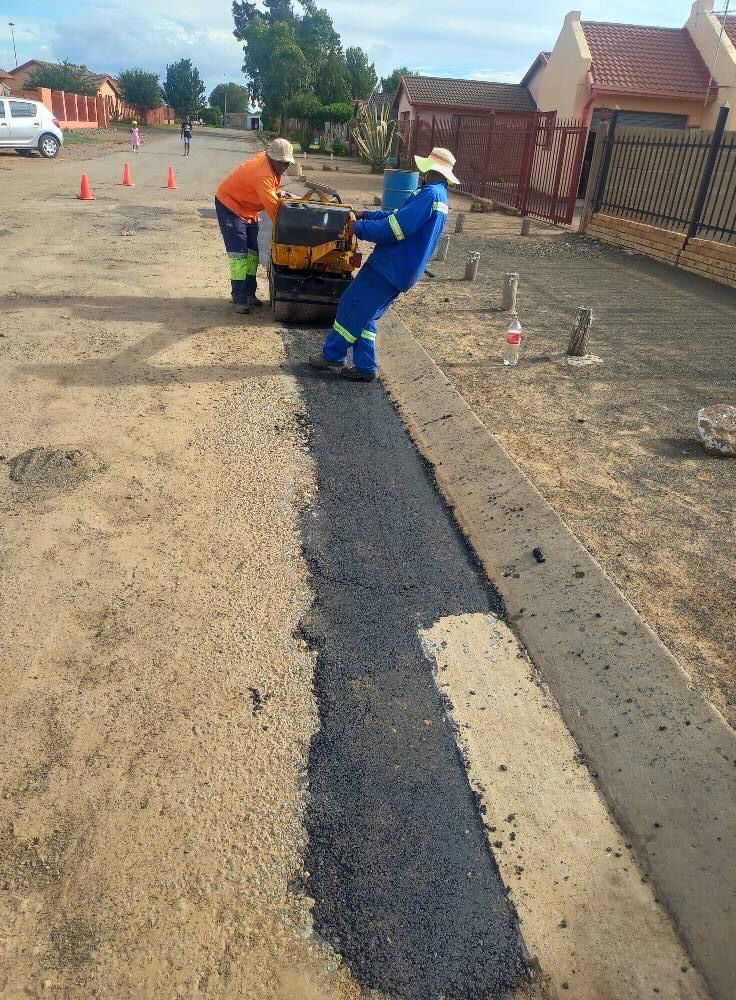 Road repair project leads to job creation in Free State town | OFM
